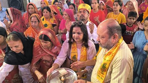 श्रीमद्भागवत कथा के पांचवें दिन कथा में महिलाओं की उमड़ी भारी भीड़