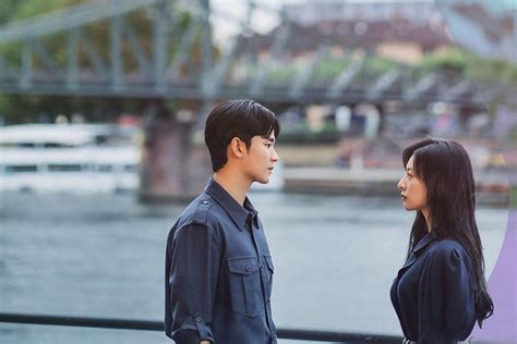 Kim Soo Hyun Y Kim Ji Won Son Una Pareja Que Experimenta Los Altibajos
