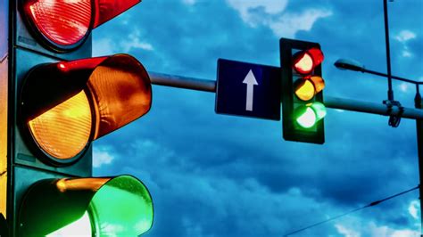 Por qué puede tener sentido una cuarta luz en los semáforos