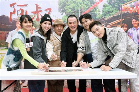 《阿叔》王識賢回「嘉」粉絲擠爆配天宮 黃新皓曝把妹技巧：「把老婆當成媽祖服侍」