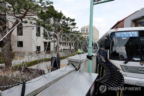 尹 탄핵심판 선고일 발표 임박 관측헌재 앞 긴장 고조