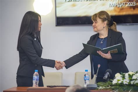 Новоизбраните кметове и общински съветници в община Мездра положиха клетва снимки