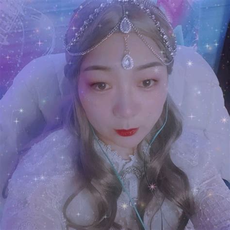 浪Live上的爱唱歌的妞 捡到的 我一下我看看你是谁