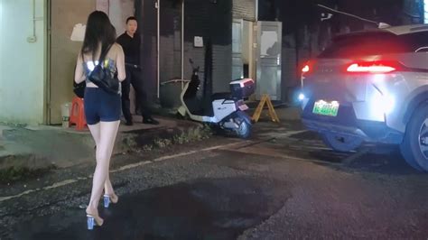 【4k】為了讓金主爸爸們掏空錢包，廣東佛山酒吧夜市坐檯小仙女們傾巢而出，使出渾身解數，低胸長腿短裙高跟齊出，只爲榨乾男人那點價值。 Youtube