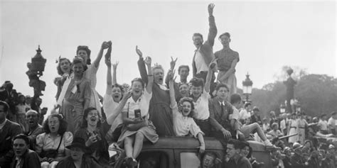 Le 25 Août 1944 Après Une Semaine De Combats Paris Est Libéré