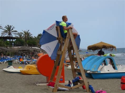El servicio de socorrismo en las playas se adelanta con más medios humanos y materiales Diario Sur