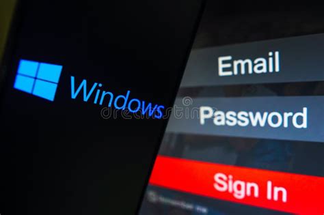 2023年5月1日巴西 在此照片中，microsoft Windows徽标显示在登录旁边的智能手机屏幕上 编辑类图片 图片 包括有 可以
