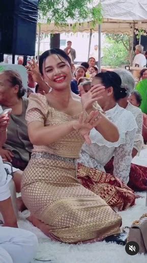 ตั๊กแตน ชลดา สุดปลื้มลูกชายบวชแล้ว แม่นาคสวยผ่องใส งามสะพรั่งมาก