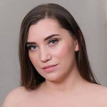 Elise Moon Feed Watch The Latest Updates On Freeones