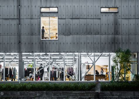 Kengo Kuma Uses A Grand Staircase To Create A Shop