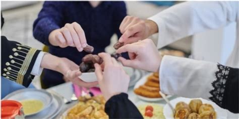 Berbuka Puasa Yang Benar Dan Sehat Ini Caranya
