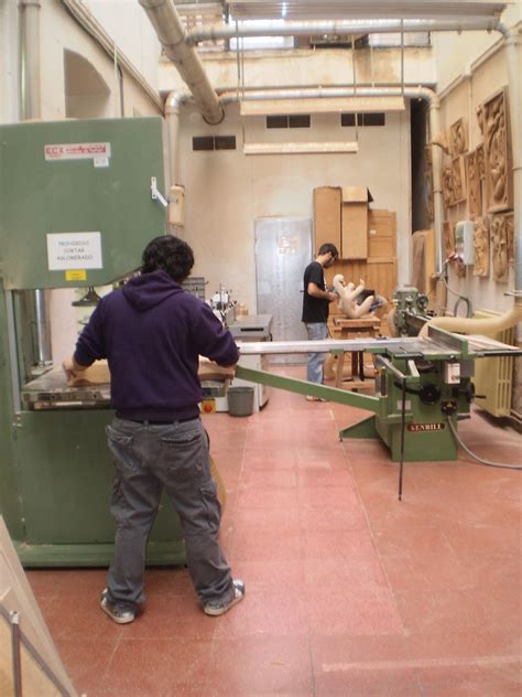TALLER DE TÉCNICAS ESCULTÓRICAS EN MADERA ESCUELA DE ARTE LA PALMA MADRID EL TALLER DE TALLA