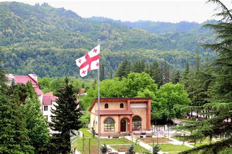 ლესინდი სოფელი ცაგერის მუნიციპალიტეტში ლასურიაშის თემში მდებარეობს მდინარე ლაჯანურის ხეობაში