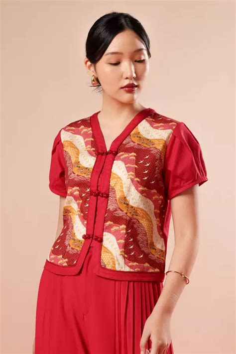Jual Minimal Minimal X Melvee Liena Printed V Neck Top Red Original 2025 Zalora Indonesia