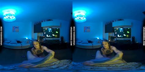 Brille Giving Sexy Striptease Lapdance With Pussy Licking Dildo For