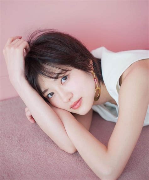 若月佑美さんのインスタグラム写真 若月佑美instagram「 週刊spa合併号☺︎ 若月佑美の連載 履き慣れない靴を履き潰す
