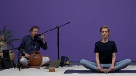 Luna Gibbosa Calante Inizia Ora La Lezione Lezioni Di Yoga Online La Scimmia Yoga