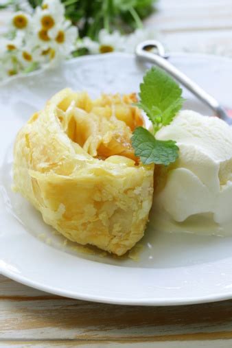 전통요법 사과나무 스트루델 건포도 아이스크림 건포도에 대한 스톡 사진 및 기타 이미지 건포도 계피 과일 Istock