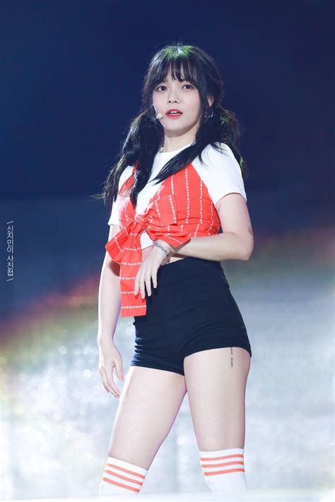신지민이 사진첩 On Twitter 유명인 지민 짧은 의상