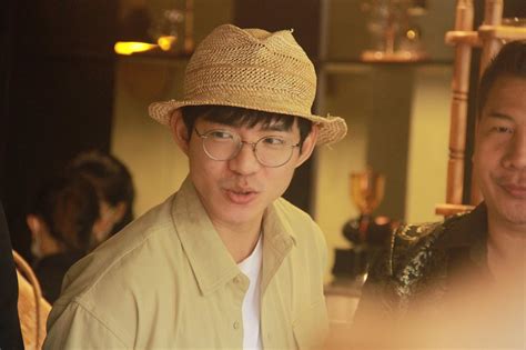 អ្នក ជំនួញ វ័យ ក្មេង ១រូប បើក ហាង កាហ្វេ ប្រែន ប្រើ ឈ្មោះ ខ្មែរ អញ្ជើញ សុទ្ធតែ តារា ល្បីៗ ចូល រួម