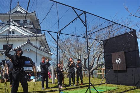 100人が忍者になりきり手裏剣打ちや偵察体験 館山城｜房日新聞電子版