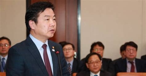 소상공인 최저임금 인상 부담여 프랜차이즈 갑을 Vs 야 급속한 인상