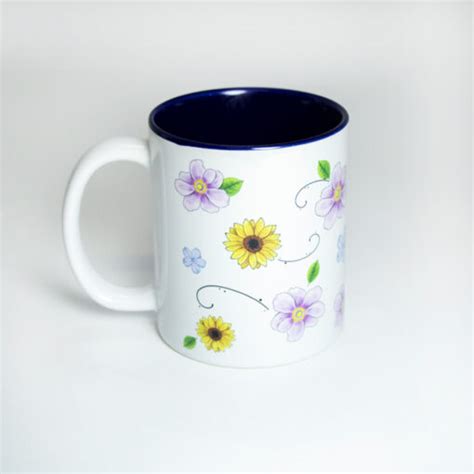 Balta Krūze Ar Tumši Zilu Iekšpusi Ar Apdruku Lieliska Diena