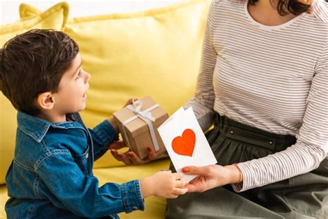 איך נשים משלבות היום בין עבודה למשפחה וילדים להורים בלוג לחיים מאושרים