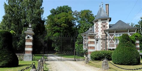 À quoi ressemble Douchy le refuge dAlain Delon