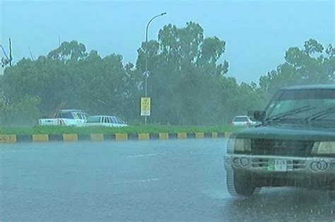 Heavy Rain In Lahore Turns Weather Pleasant Pakistan Dunya News