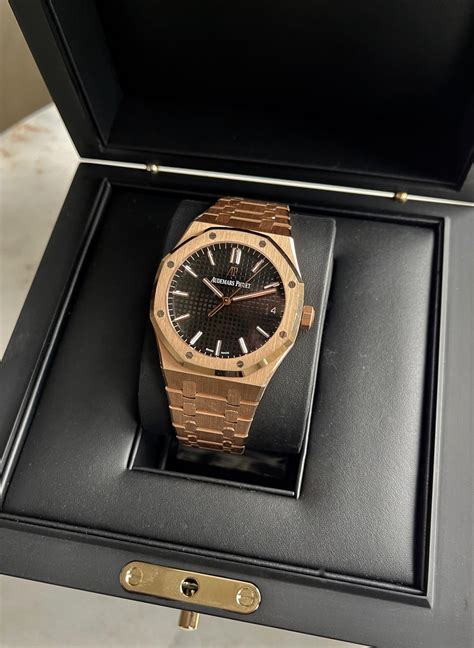 AUDEMARS PIGUET ROYAL OAK MODEL OR OO OR Carr Watches