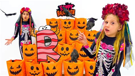 Divertido alfabeto inglés de Nastya y Evelyn Historias de halloween