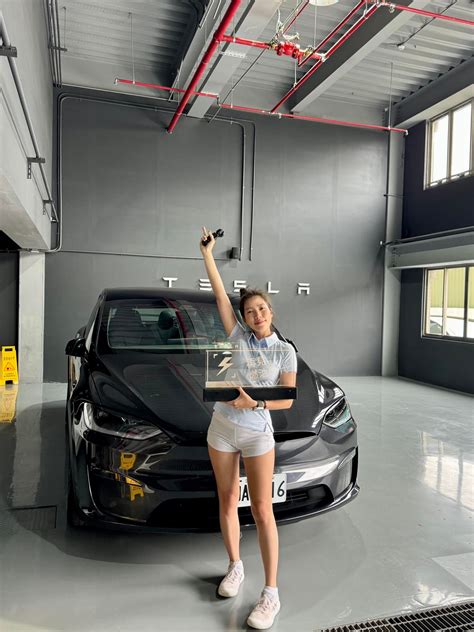芸芸電車日記yunn 嗨 又～是我 特斯拉台南交車代表出動！！！ 成功推坑我哥下訂的model X