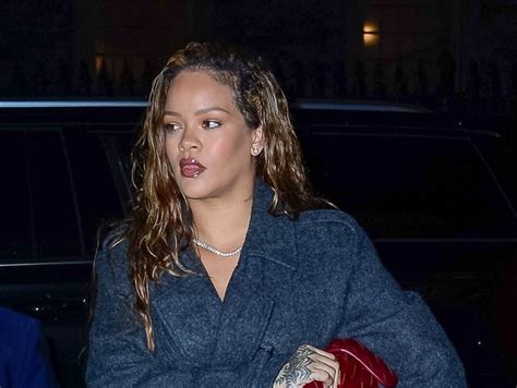 Rihanna A Renunțat La Hainele Sexy Cum Se îmbracă Artista După Ce A Născut Al Doilea Copil