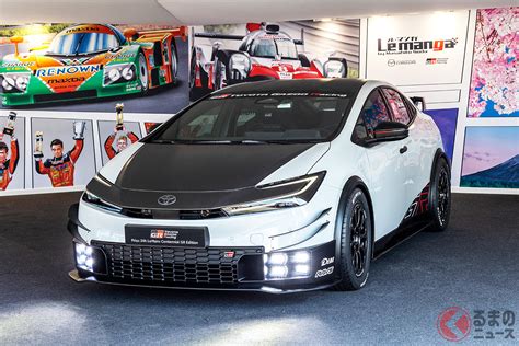トヨタが爆速の新型プリウス世界初公開 ワイドボディ巨大リアウィング装備 もはやエコカーじゃないド迫力マシンにGRプリウス