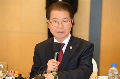 이정식 고용장관 네이버 등 공짜야근 포괄임금 뿌리뽑겠다