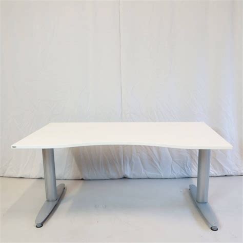 Begagnat höj och sänkbart skrivbord Kinnarps 1400mm Rekomo se