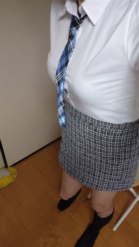 マイクロミニスカートでノーパン やっちゃんの秘密の部屋