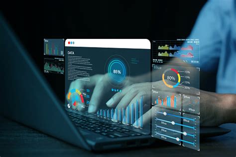 Analis Data Bekerja Pada Dasbor Analisis Bisnis Dengan Grafik Dengan Kpi Dan Metrik Yang