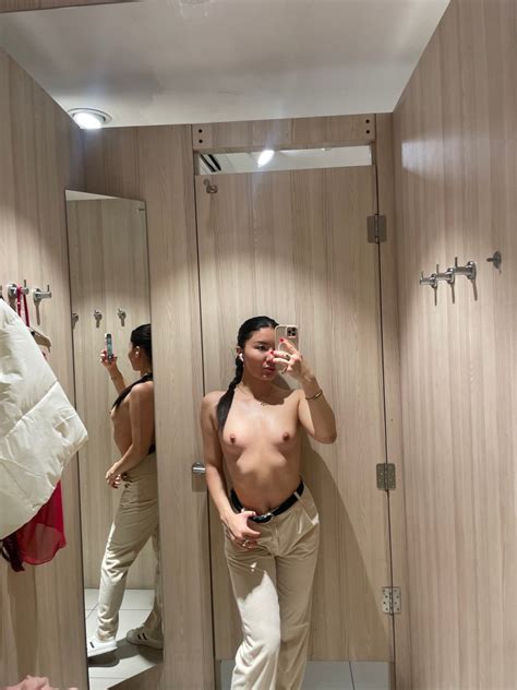 I D Like To Have Sex In This Fitting Room R Flatchested
