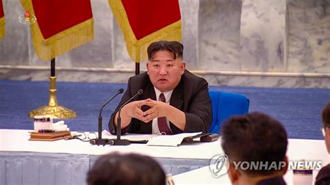 정치국 회의 주재하는 북한 김정은 연합뉴스