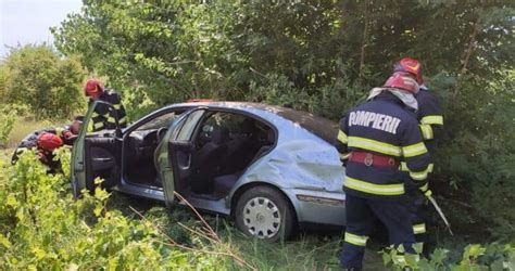 FOTO Doi adulți și un copil răniți într un accident în județul Ialomița Mașina în care se