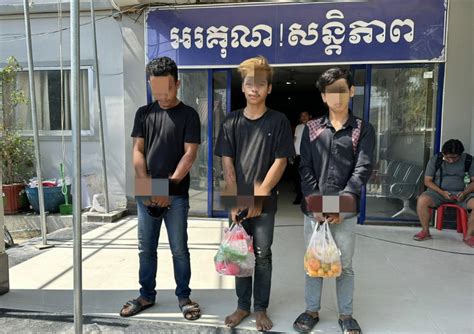 ក្រុមក្មេងបីនាក់ប្រើកាំបិតផ្គាក់កាប់ប្លន់ម៉ូតូត្រូវកម្លាំងនគរបាលក្រុងប៉ោយប៉ែតចាប់បញ្ជូនទៅស្នងការ