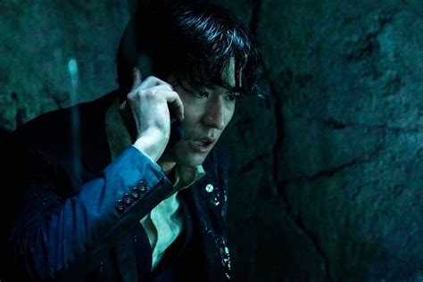 映画『マンホール』2023年2月10日金公開 On Twitter 📱マンホール 𝚂𝚃𝙾𝚁𝚈 深い穴に落ちたうえ、現在地さえも