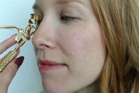 The One Trick That Ll Instantly Give You Longer Lashes