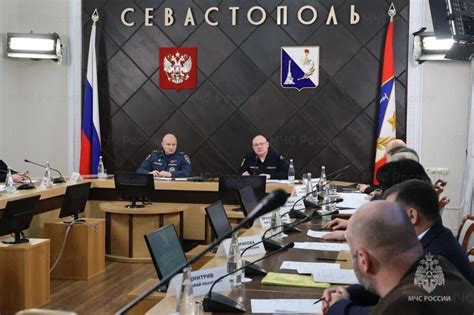 Глава МЧС России Александр Куренков продолжает работу в зоне чрезвычайной ситуации сложившейся