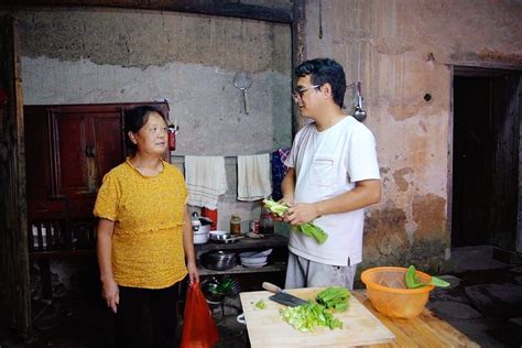 农村婆媳同住，得知儿媳妇经常熬夜忙工作，看婆婆咋说凤凰网视频凤凰网