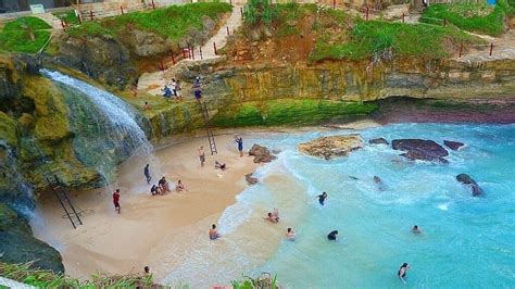 4 Pantai Di Pacitan Yang Sedang Viral Di Media Sosial Unik Unik Dan