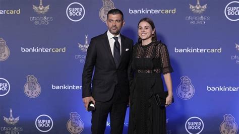Caso treinador do FC Porto Até a esposa do Conceição é metida ao barulho