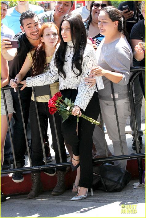 Lady Gaga Poses With Fans Without Applause Makeup Photo 2932060